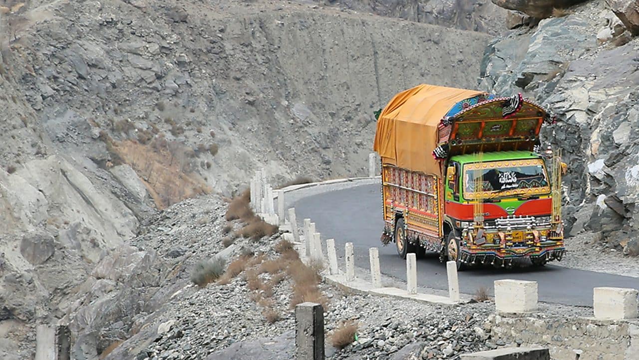 Shell Rimula Truck & Heavy-duty Engine Oils | Shell Pakistan